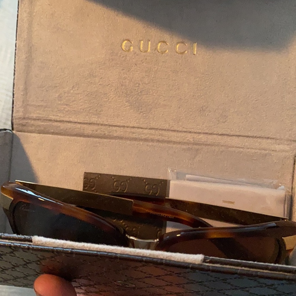 Gucci Tortoise And Gold Hardware Sunglasses - Gem